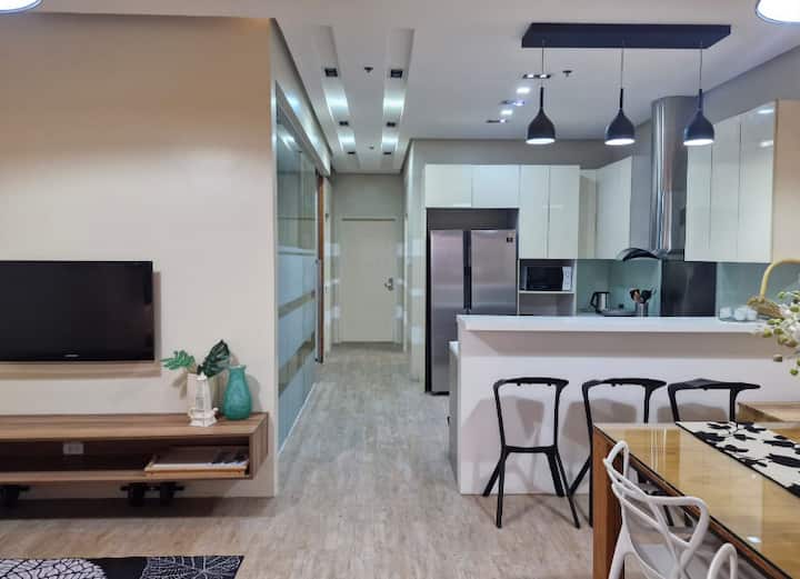 F2m Tower Penthouse Suite Next To Mall - Legazpia