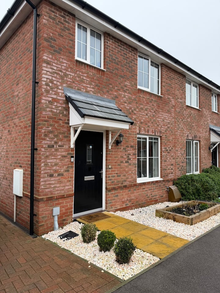 New Build Close To Goodwood With Garden & Parking. - Chichester
