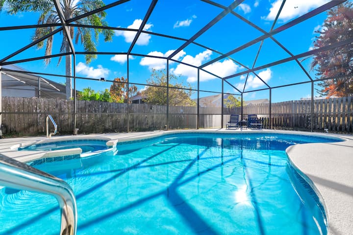 Waterfront Oasis 4br Pool & Spa - Kissimmee, FL