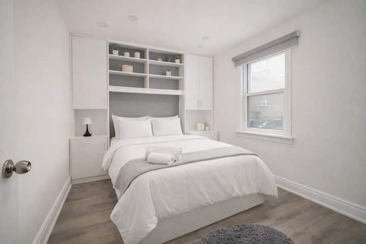 Modern Bungalow Apt. Near Fanshawe & Kiwanis Park - London, ON, Canada