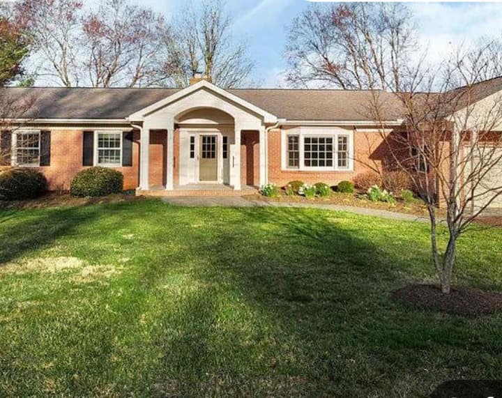 Ideal Winchester Location. Near Ped Mall, Trails. - Winchester, VA