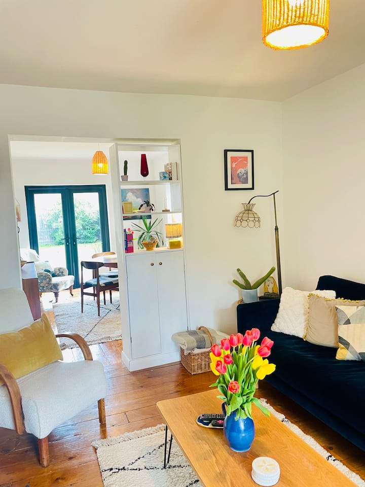 Stylish, Centrally-located House By The Station - Campton