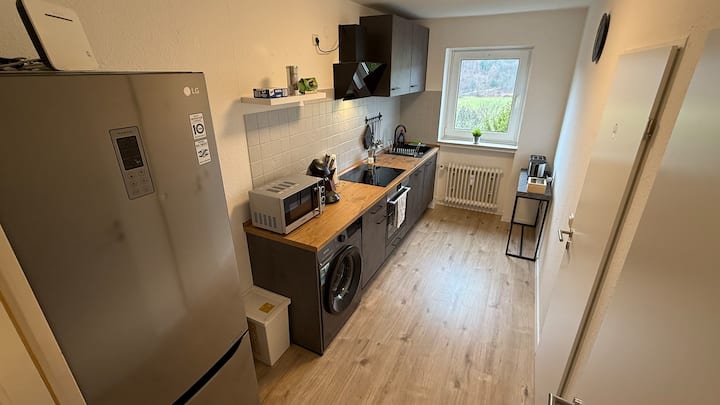 Gna02 - 2 Wohnungen, 9 Betten, Balkone & Parkplatz - Lüdenscheid