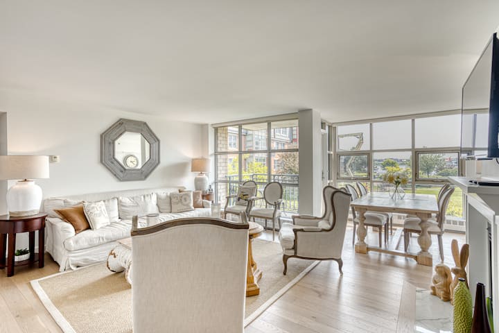 Luxury 3 Bed 2 Bath At The Halifax Harbour - Halifax