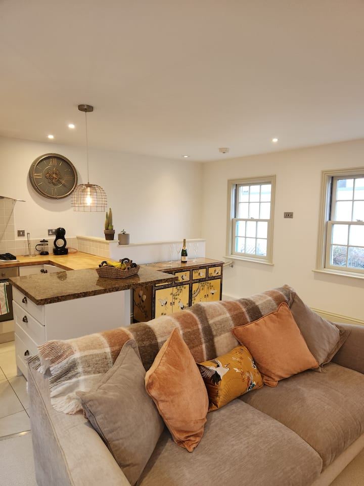 Montpellier Mews, Cheltenham-free Parking - Cheltenham