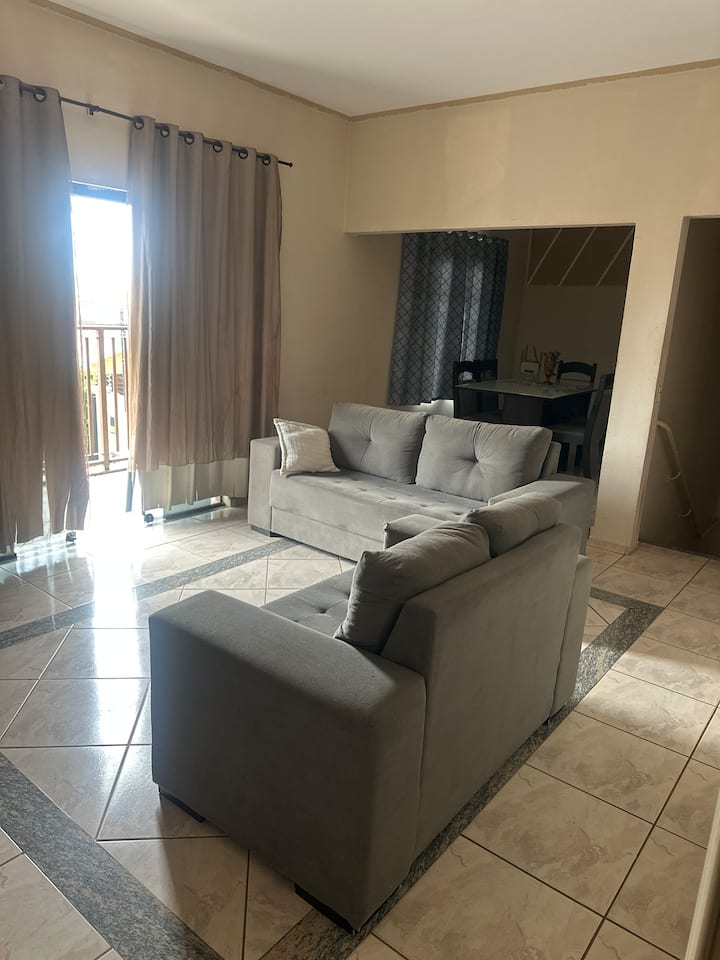 A Casa é Um Sobrado, Porém Não Tem Garagem - Votuporanga