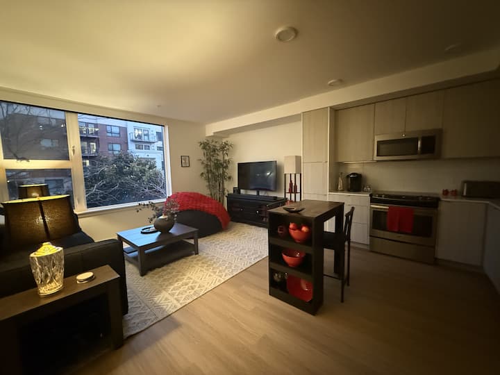 Modern 1br On Corner Of Main St And Bellevue Way! - Bellevue, WA