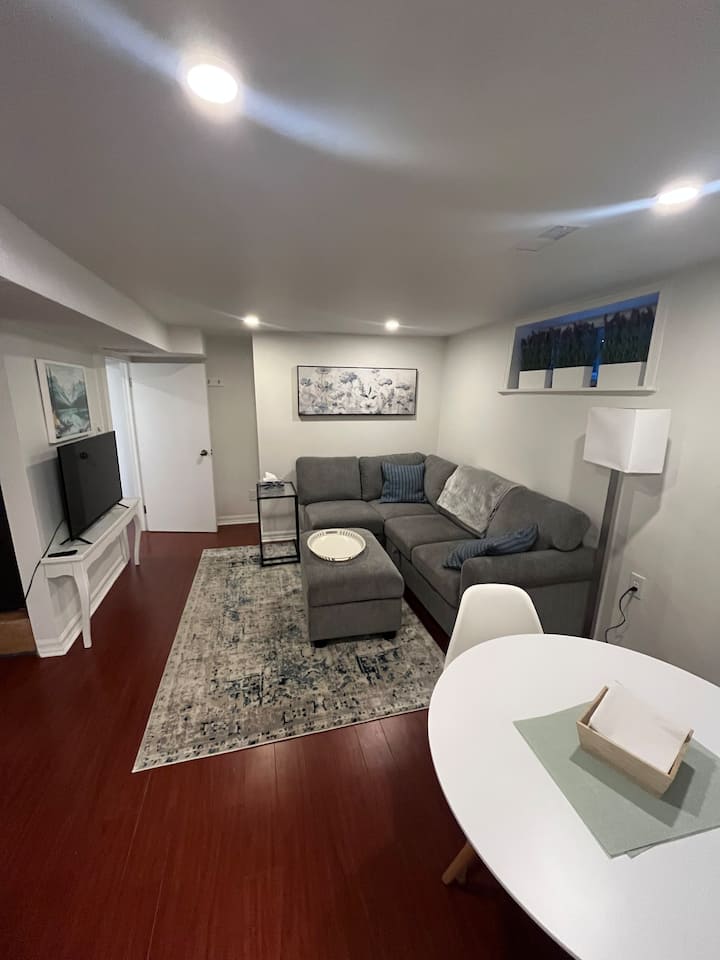 1 Bedroom Suite- Junction/bloor West Village - Toronto