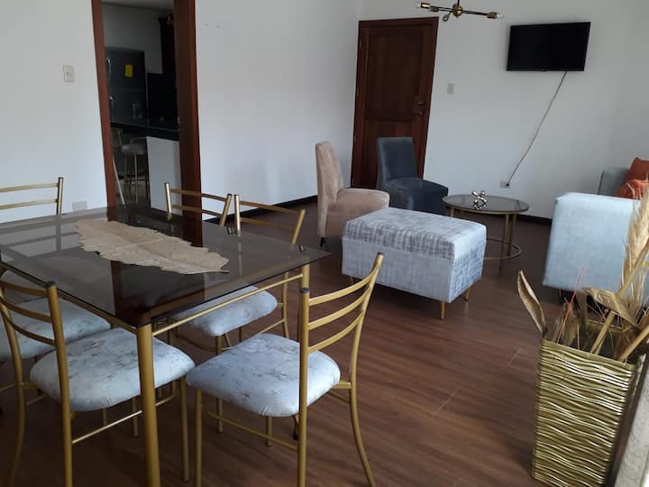 Alquiler De Departamento Por Días O Por Mes. - Cuenca