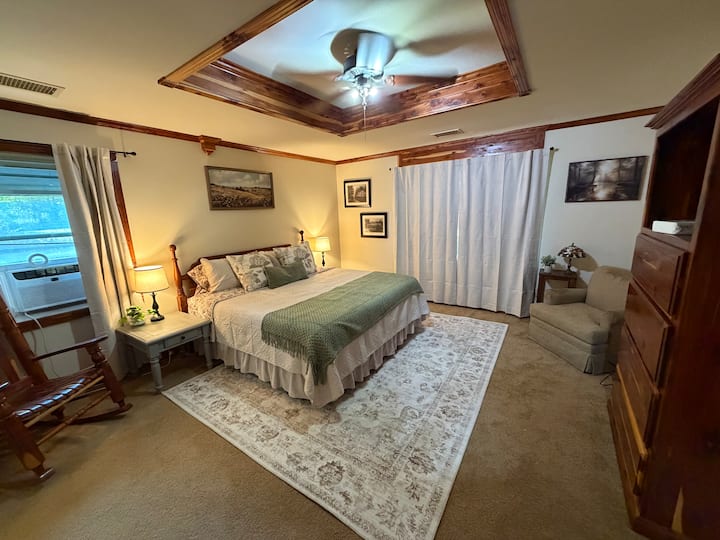 Rustic Cedar Farm - Fayetteville, AR