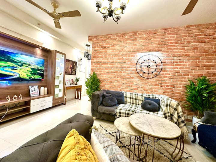 The Moonleaf Stays - A Boho-luxe 3bhk Escape - Ghaziabad