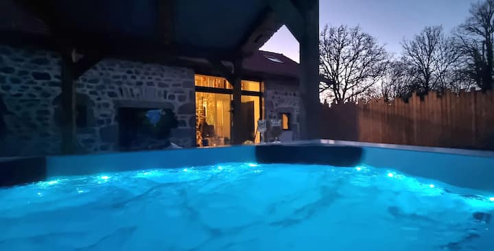 Gîte Atypique Avec Spa 10 Personnes En Auvergne - Saint-Gervais-d'Auvergne