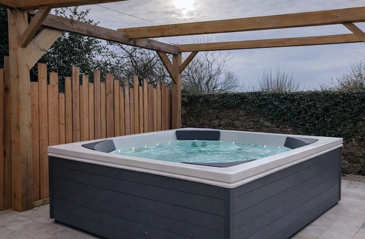 Gîte Alice Avec Spa 10 Personnes En Combrailles - Puy-de-Dôme