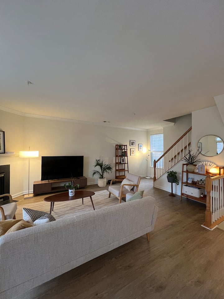 Bright Townhouse (Duplex)-walk To Metro- Near Dc - 페어팍스