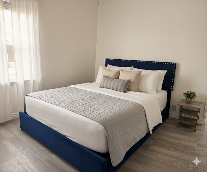 Separate Rear Building With Free Parking Space. - La Verne, CA