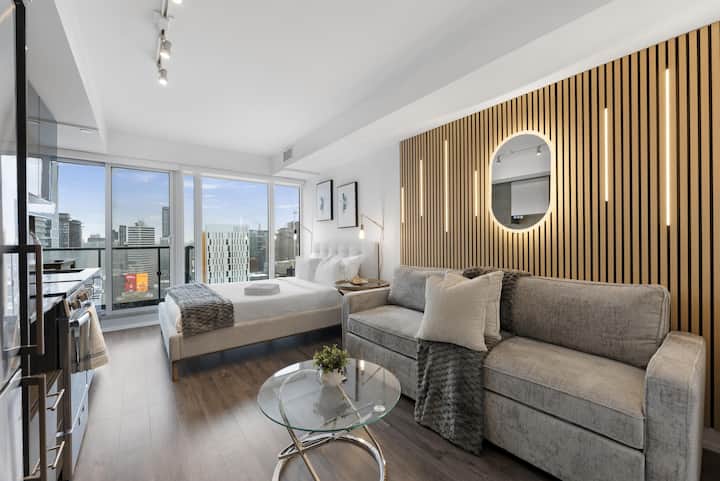 Studio W/ Queen Bed + Led – Near Eaton Centre! - Toronto