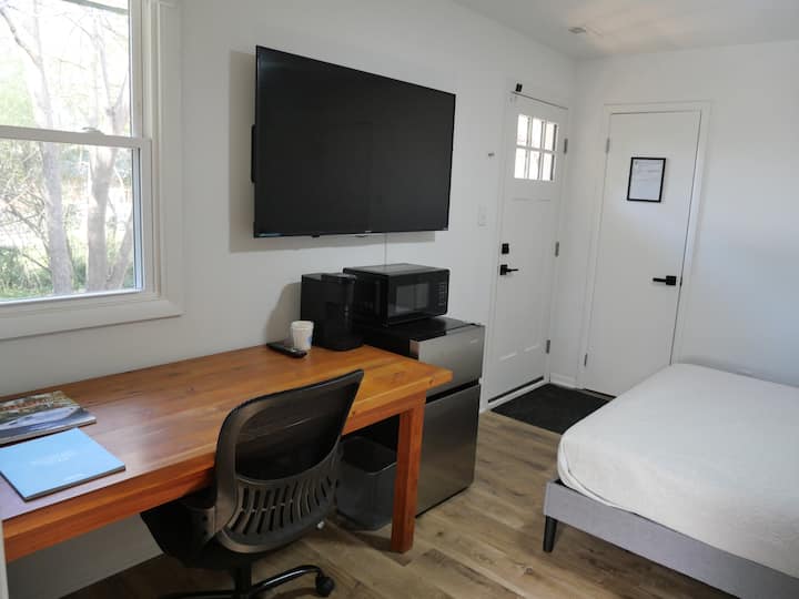 The Raleigh Suite — 5 Min To Downtown - Raleigh, NC