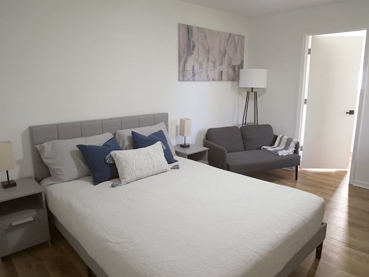 The Raleigh Suite — 5 Min To Downtown - Raleigh, NC