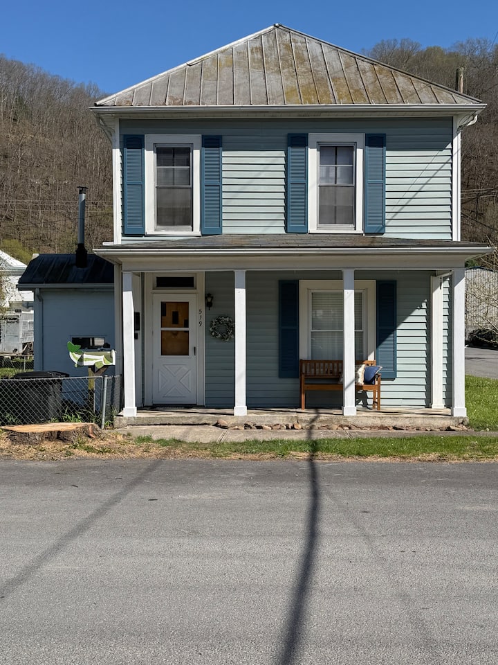 Spokes & Slopes Getaway - Near Snowshoe - Hillsboro, WV