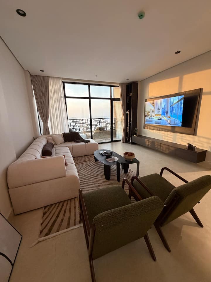 إطلالة غروب شاهقة + غرفة سينما , مطبخ كامل - ダンマーム