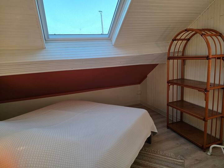 2 Chambres
4 Personnes 
2 Lits 1p, 1 Lit Double - Dompierre-sur-Besbre