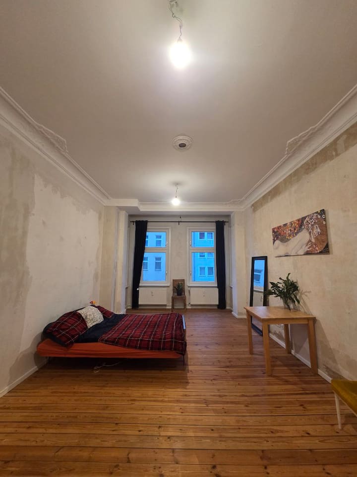 Sunlit Altbau Hideaway With Easy City Access - Berlin