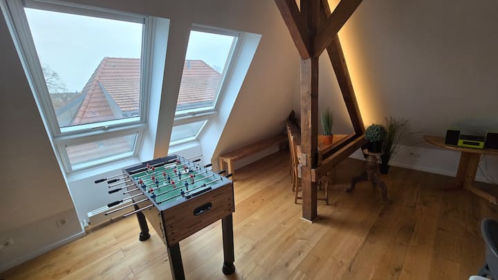 Charmante Dg-wohnung: Neu, Zentrumsnah & Im Grünen - Berlin