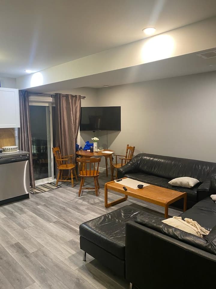 Brand-new 6-bedroom Retreat Near Queens University - Kingston, Ontàrio, Canadà