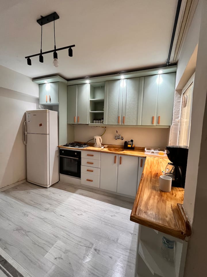 Central Apartment In City Center. 3 Min Metro - Izmir