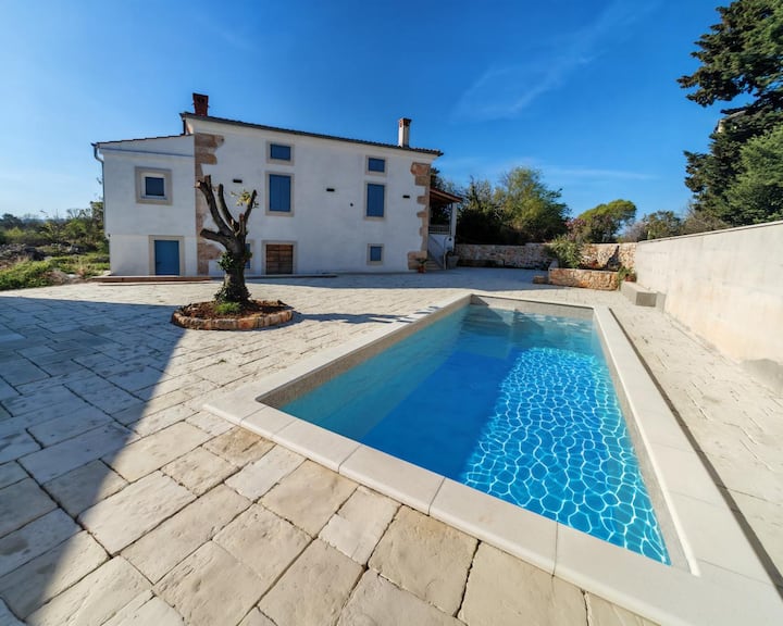 Villa Mare, Pool, Bbq And Fireplace - Krk
