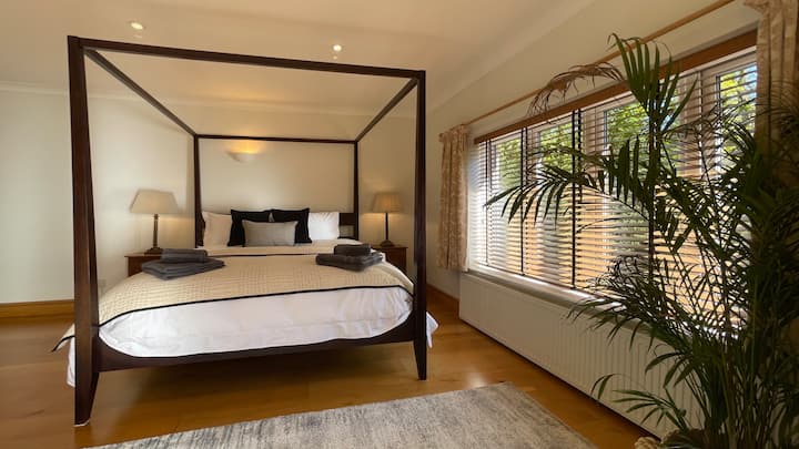 Sanctuary In The Surrey Hills, Secluded Cottage - Shere