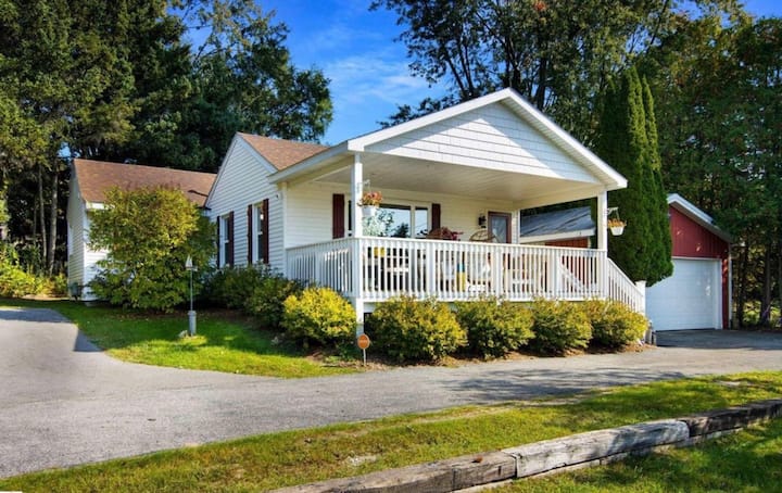 Cozy Cottage By Betsie Bay (New Owners) - Frankfort