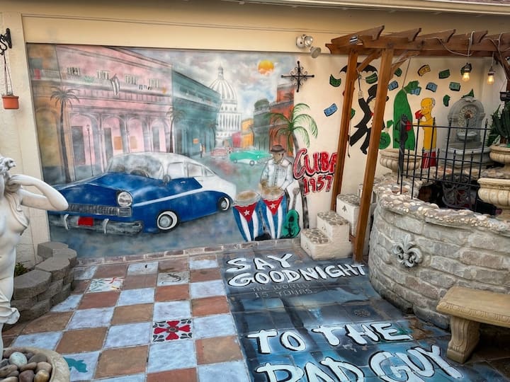 Spanish-style Casita & Art Gallery 10 Min From Nyc - Queens, NY