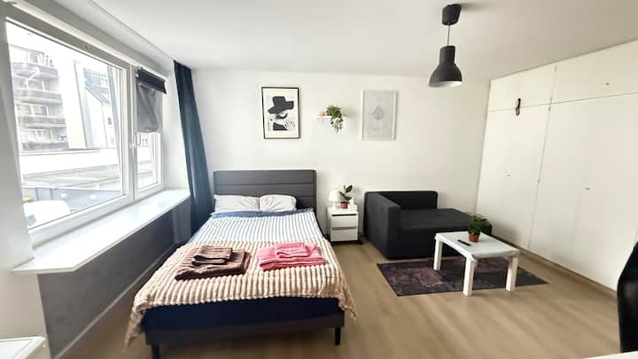 Bright Room Near Rhine - Cologne