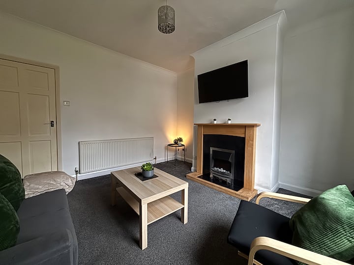 Comfortable 2-bed Home With Parking & Garden Area - Holmfirth