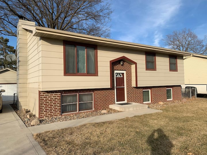 Cozy, Fully Renovated Home In Dsm, Close To I-235 - Des Moines, IA