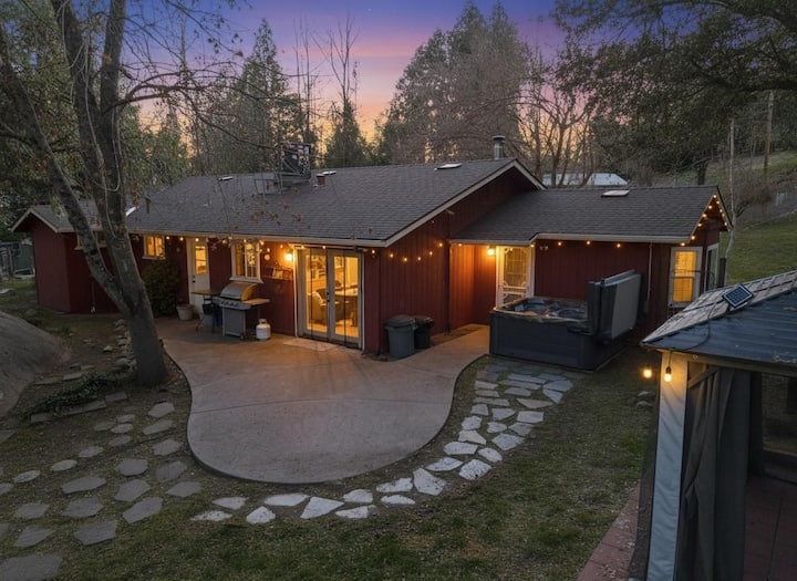 Mountain House - Wawona, CA