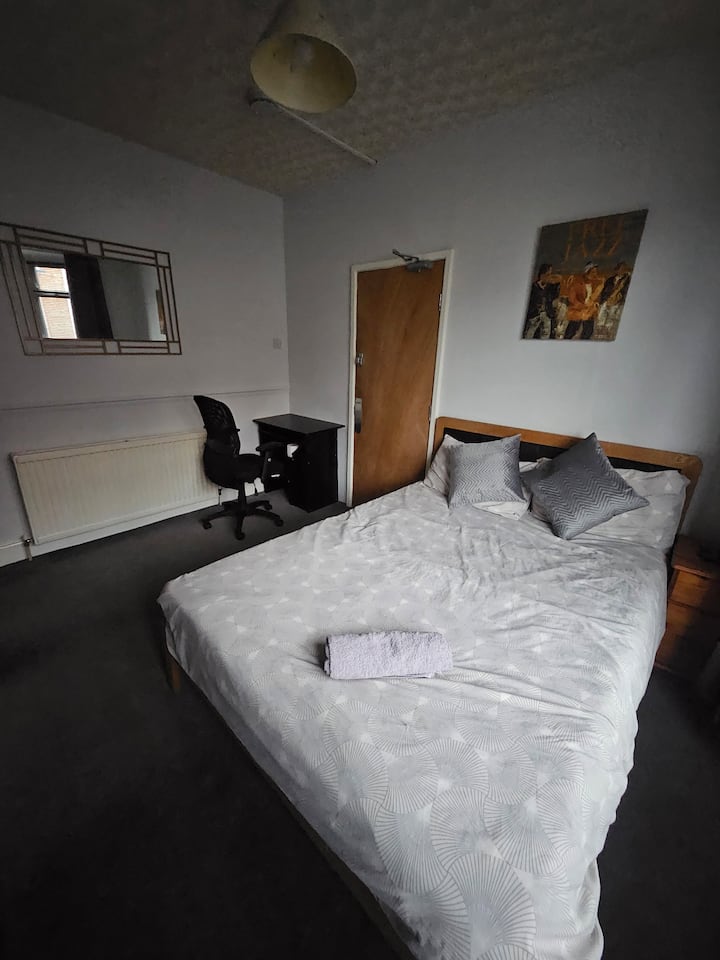 Comfortable Room For Rent Close To Train Station - Darlington