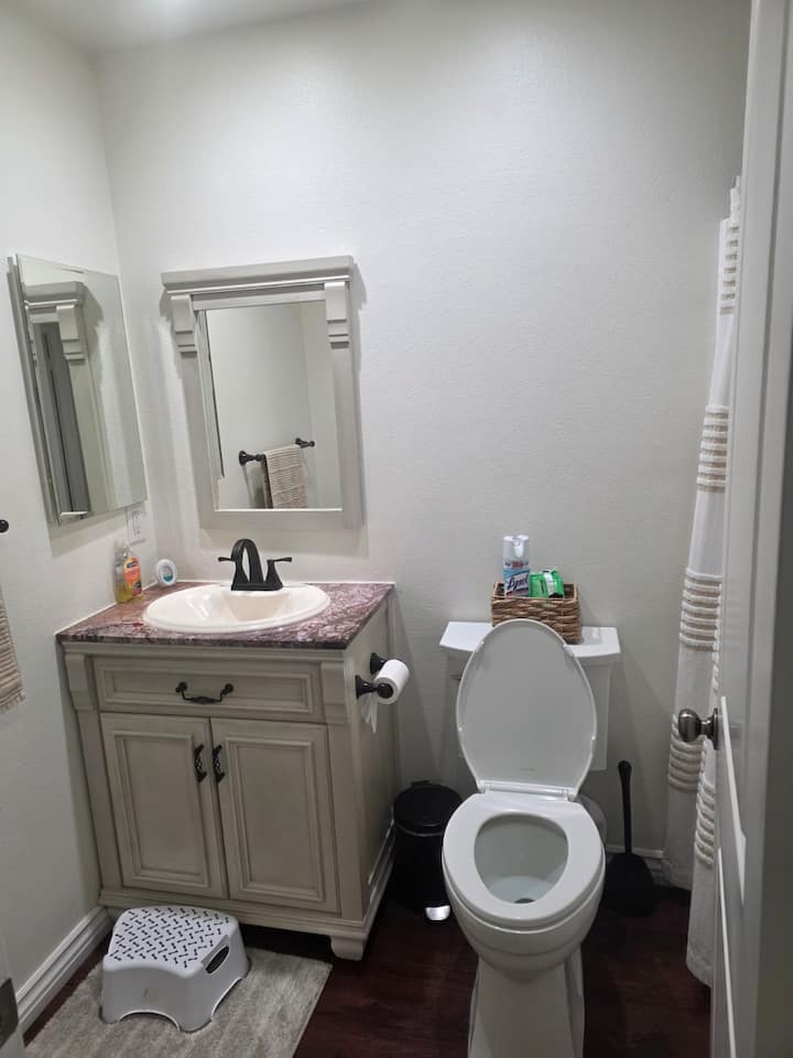 Polished 1br Hollywood Apt W Rooftop Pool & Views - Swashbuckler, Valencia