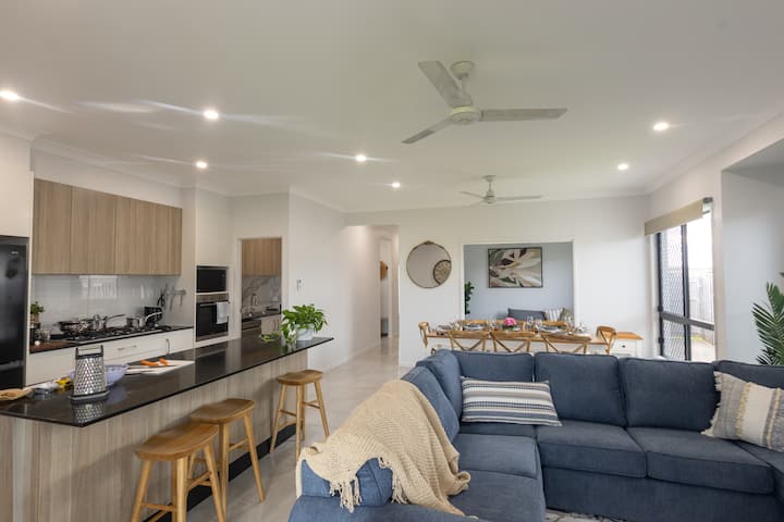 Sleeps 8 | 4br / 3ba Home | Crews Or Families - Townsville
