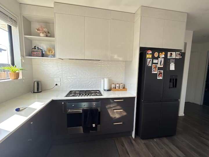 Stay With Panchal’s— Spacious Double Room - Rolleston