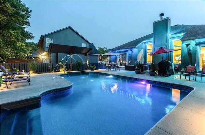 Ultimate World Cup: Pool, Sports Bar & Game Room - Olathe, KS