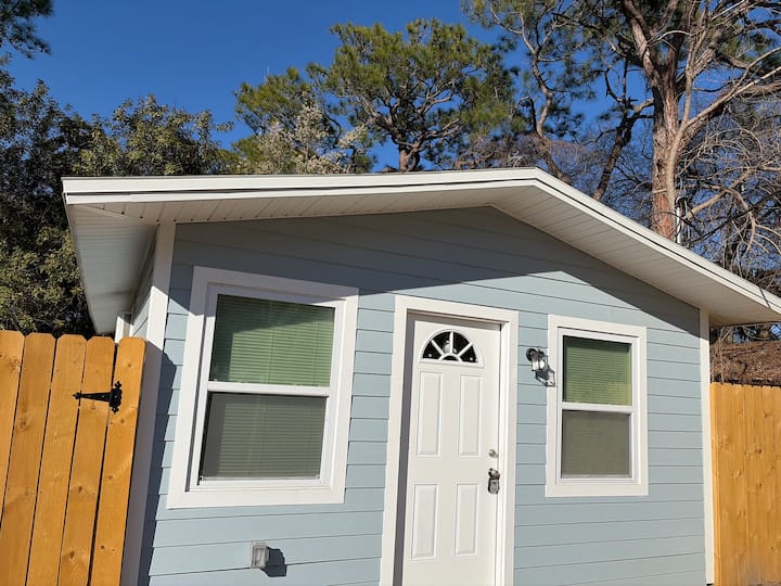 Cute & Cozy Cottage Getaway 13 Miles From The Port - Florida