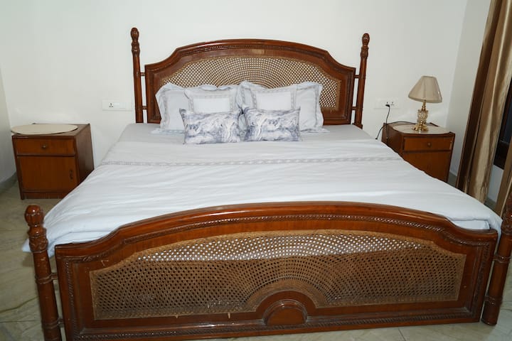 Private Luxuryhouse In The Heart Of City Beautiful - Chandigarh