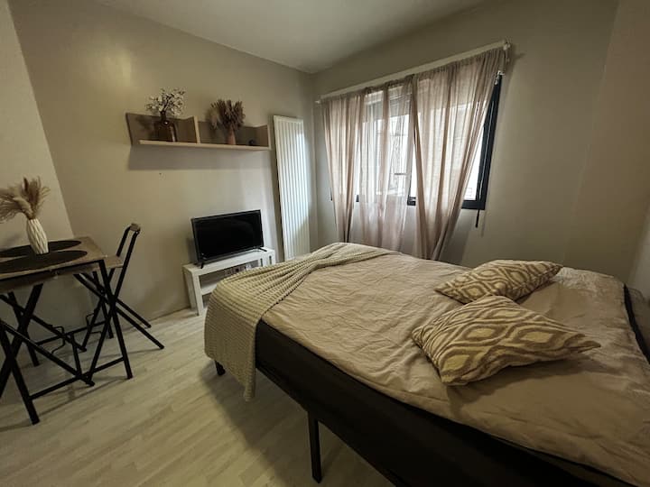 Studio Cosy / Stade De France / Studios Tv - Saint-Denis, France