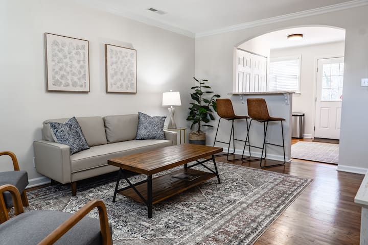 The Polished Cottage 
Midtown / Five Points - Raleigh, NC