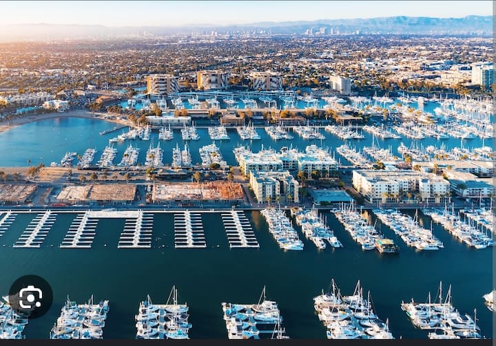 Snazzy 2br Apt Marina Del Rey With Pool And Hot Tu - Santa Monica, CA