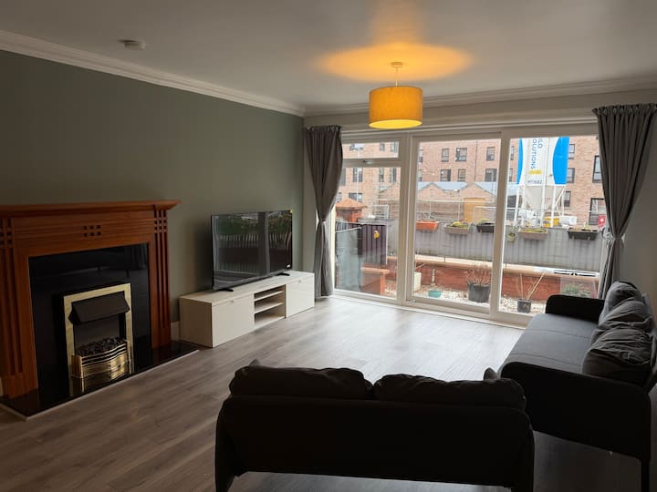 Spacious Glasgow Group Stay - Glasgow