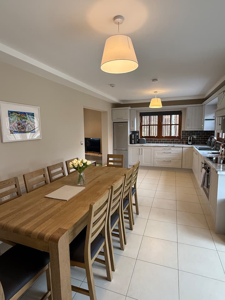 Entire Home, Dingle - Newly Renovated - 丁格爾