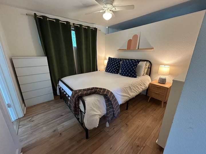Peaceful Studio Retreat Overlooking Half An Acre - Whispering Oaks, Redding